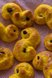 Lussekatter - Traditional Swedish Saffron Buns [Authentic Recipe ...