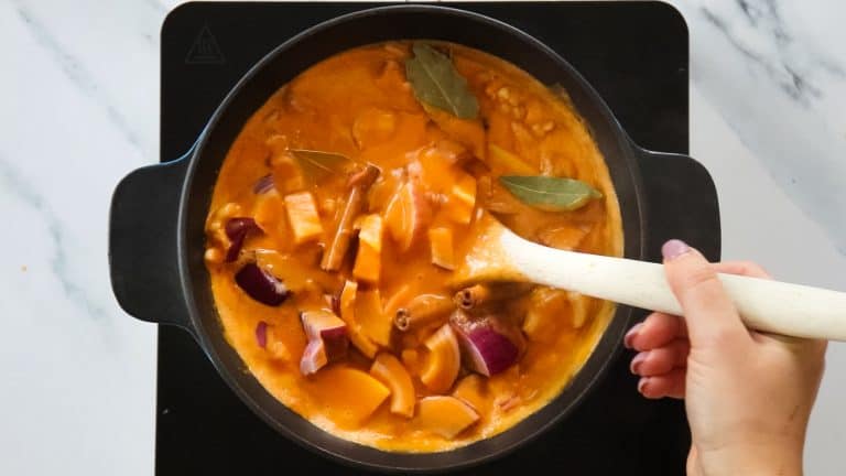 Authentic Thai Massaman Chicken Curry (Gaeng Massaman Gai) - always use ...