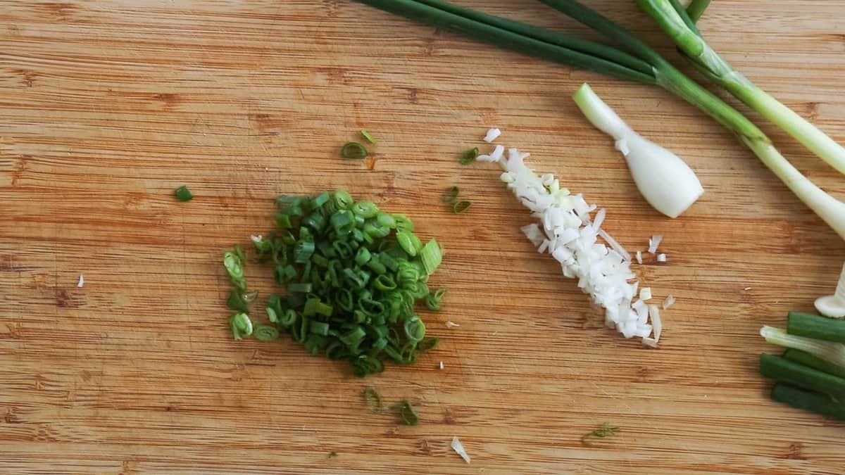 How to Slice Green Onions, Scallions, and Spring Onions - always use butter
